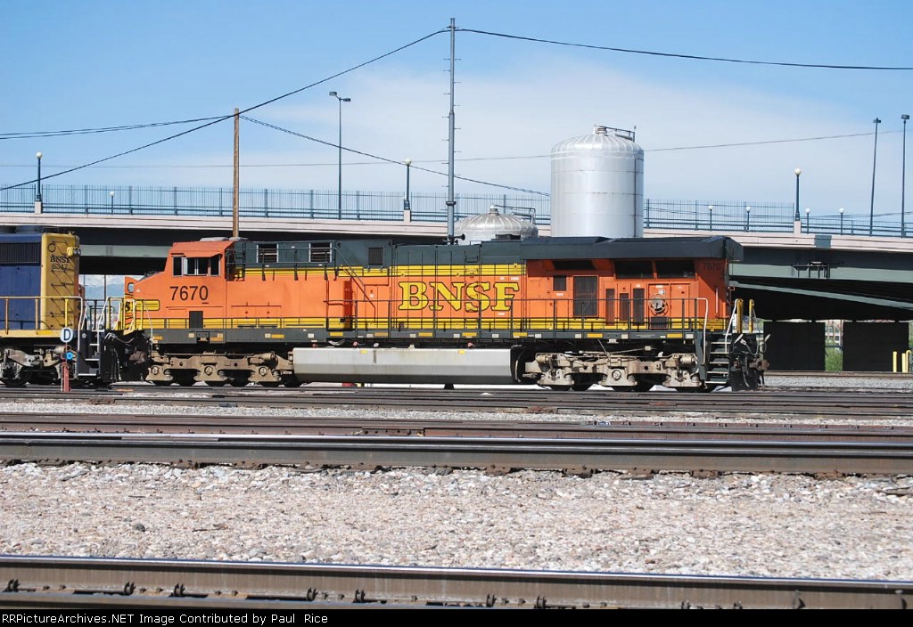 BNSF 7670
